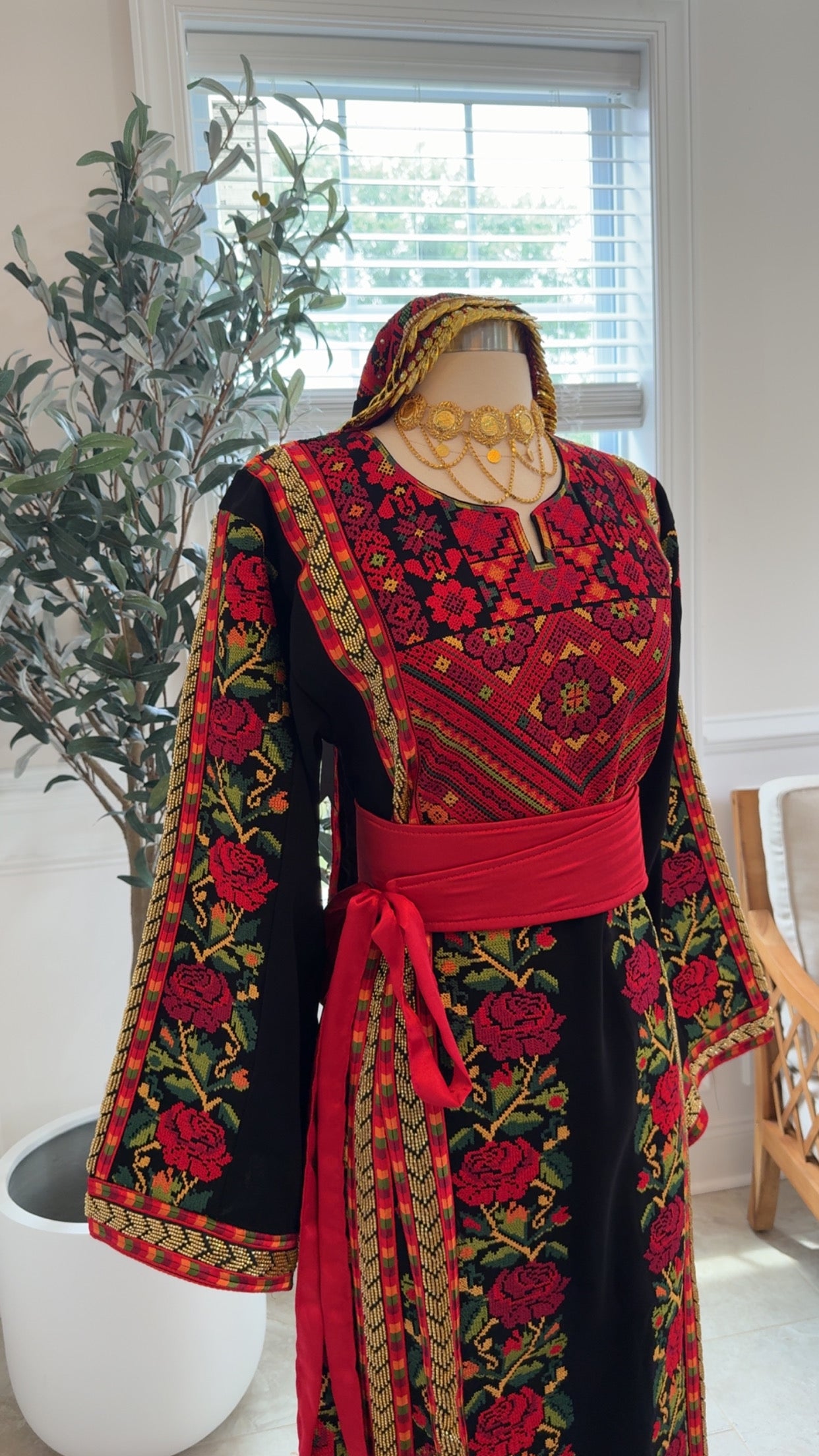 New Ward Al Joury Floral Thobe – LaFarrahBoutique